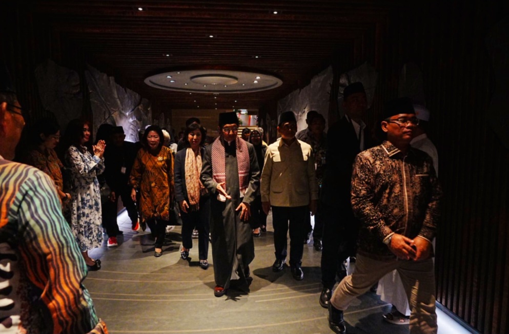 Simbol Toleransi Umat Beragama di Indonesia. Terowongan Silaturahim ...